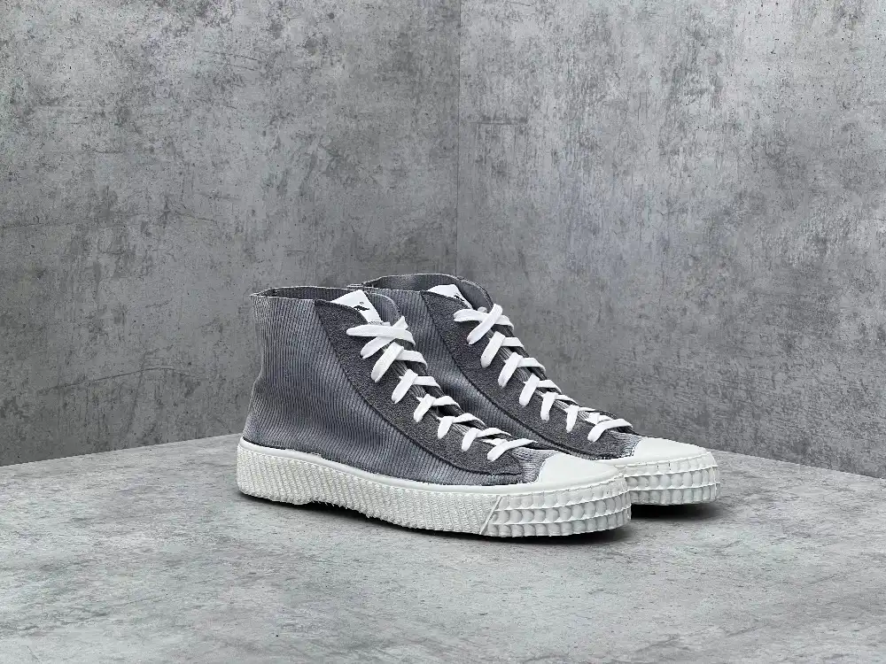 ZDA Partizanske inovuje, reflektuje módní trendy a přináší je na trh ...