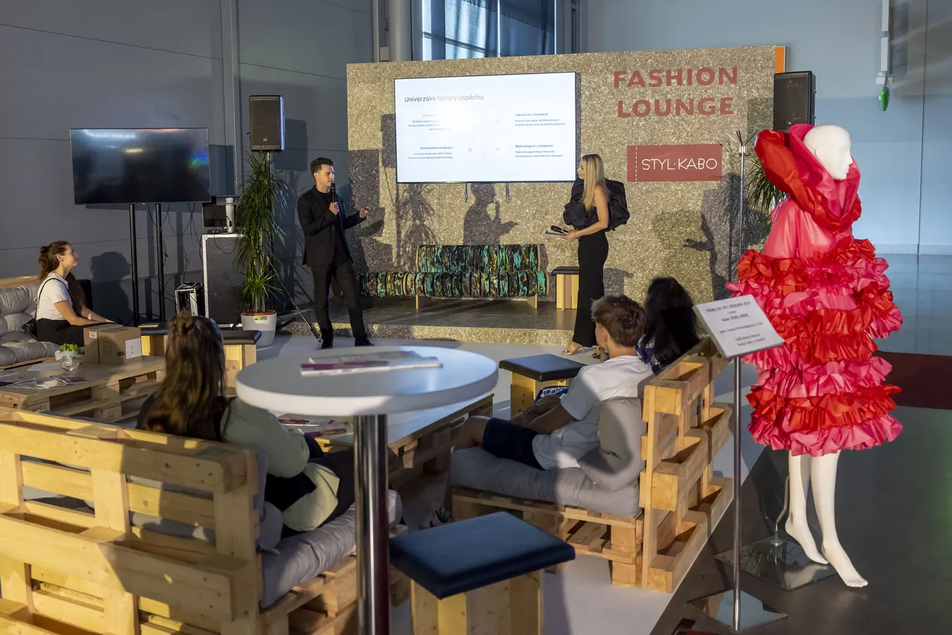 Sandra Parmová poprvé moderuje Fashion Lounge | BVV CZ