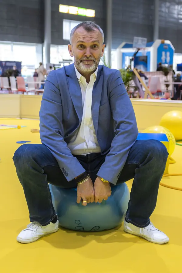 Jan Tománek: StarDance je malý ples v obýváku. Oslava tance, noblesy a ...
