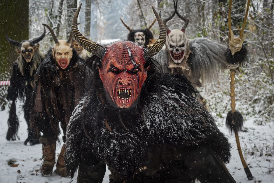 Čerti z Rakouska s ohnivou show v našem Vánočním nákupním centru! | BVV CZ